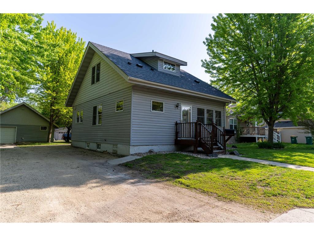 407 Oak Avenue SE, Montgomery, MN, 56069 | MLS: 6521366 | Edina Realty