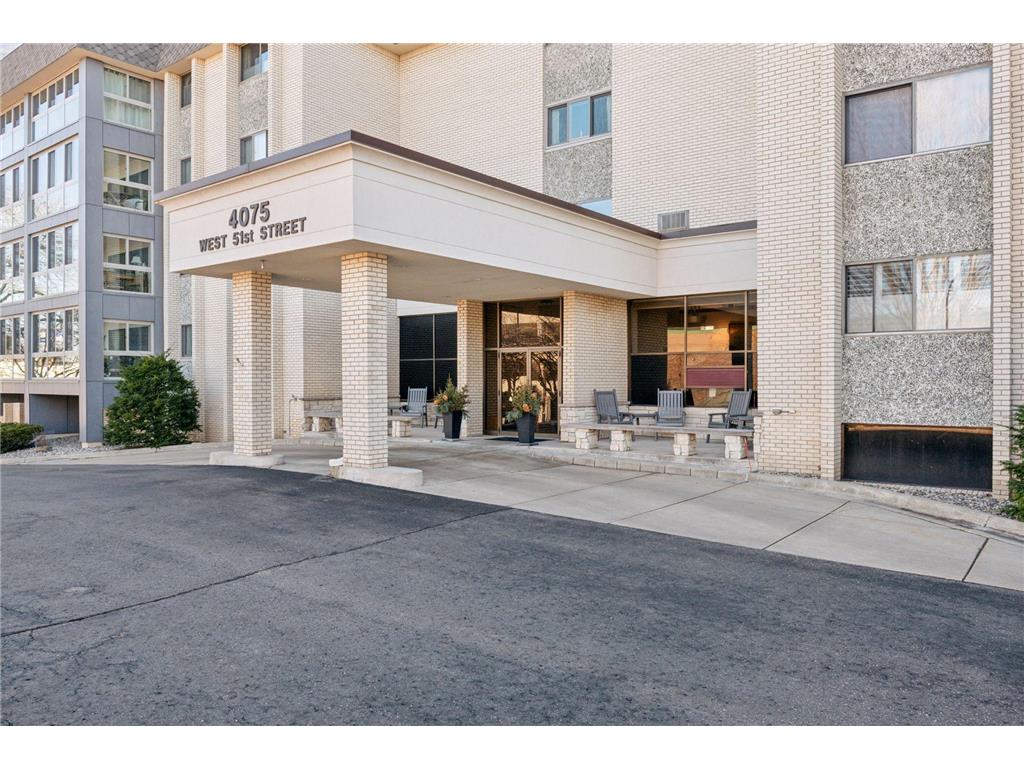 4075 W 51st Street #102, Edina, MN, 55424 | MLS: 6680074 | Edina Realty