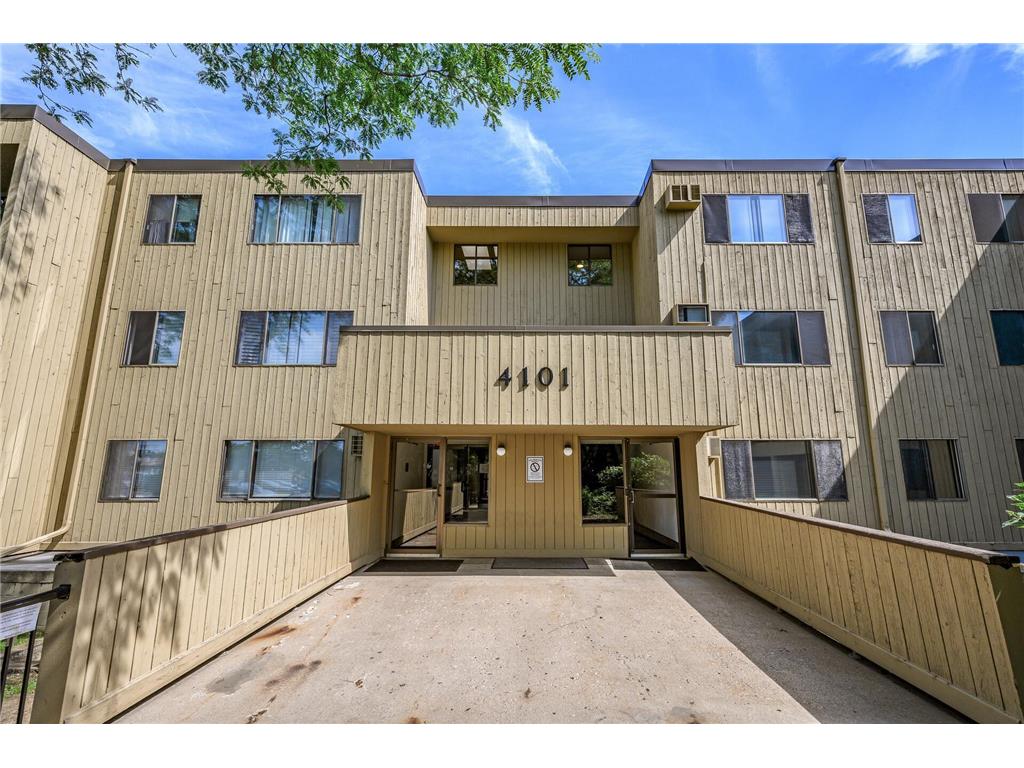 4101 Parklawn Avenue #320, Edina, MN, 55435 | MLS: 6741275 | Edina Realty