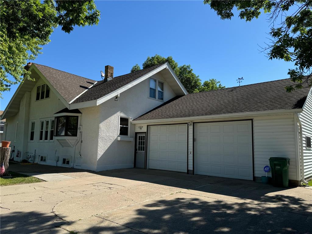 411 6th Street S, Sauk Centre, MN, 56378 | MLS: 6550427 | Edina Realty