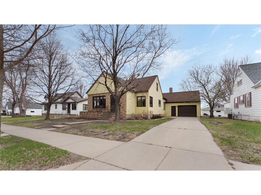 411 Ash Street S, Sauk Centre, MN, 56378 | MLS: 6709681 | Edina Realty