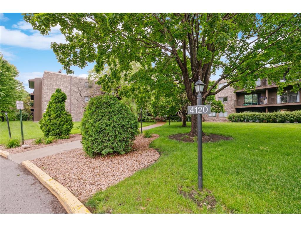 4120 Parklawn Avenue #120, Edina, MN, 55435 | MLS: 6541525 | Edina Realty