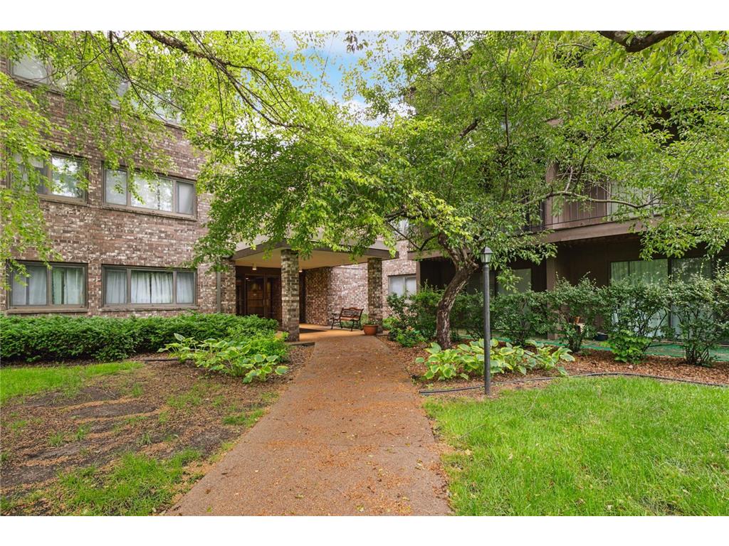 4120 Parklawn Avenue #120, Edina, MN, 55435 | MLS: 6541525 | Edina Realty