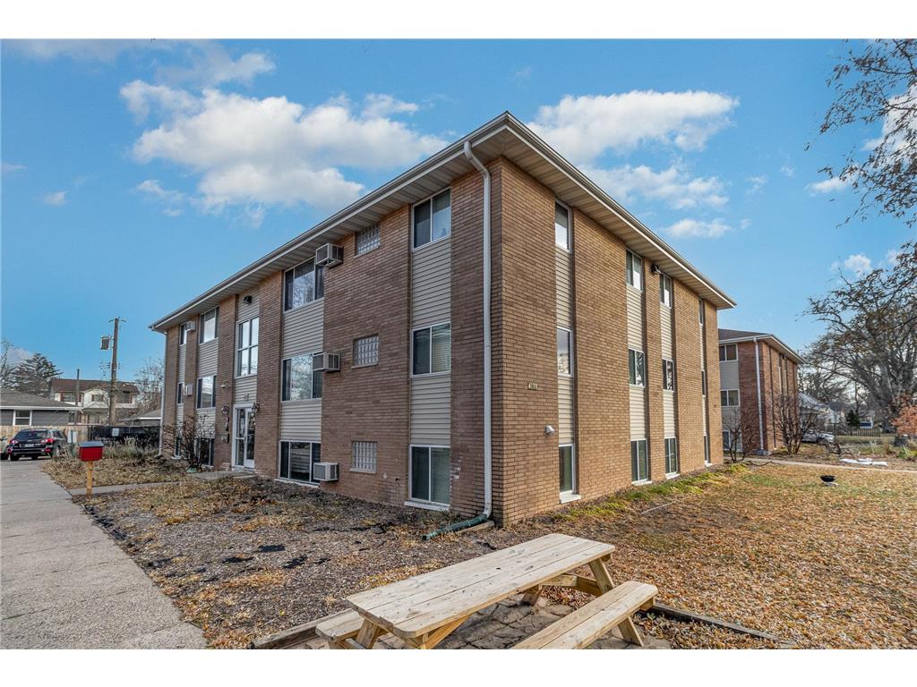 4172 Adair Avenue N #2, Robbinsdale, MN, 55422 | MLS: 6600407 | Edina ...