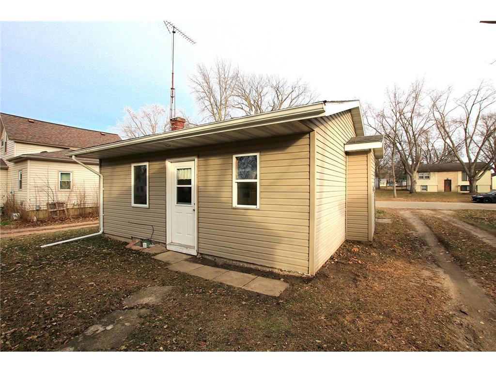 418 S Donnelly Avenue, Litchfield, MN, 55355 | MLS: 6617794 | Edina Realty