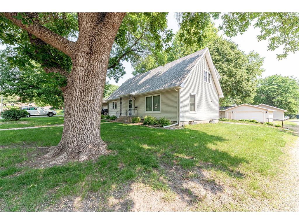 419 W Jackson Street, Saint Peter, MN, 56082 | MLS: 6737511 | Edina Realty
