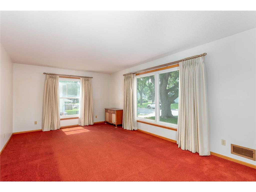 419 W Jackson Street, Saint Peter, MN, 56082 | MLS: 6737511 | Edina Realty