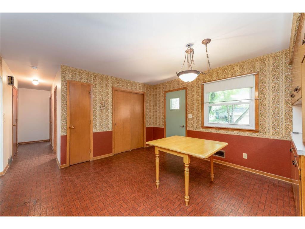 419 W Jackson Street, Saint Peter, MN, 56082 | MLS: 6737511 | Edina Realty