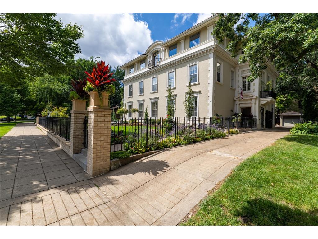 421 Summit Avenue #2, Saint Paul, MN, 55102 | MLS: 6758135 | Edina Realty