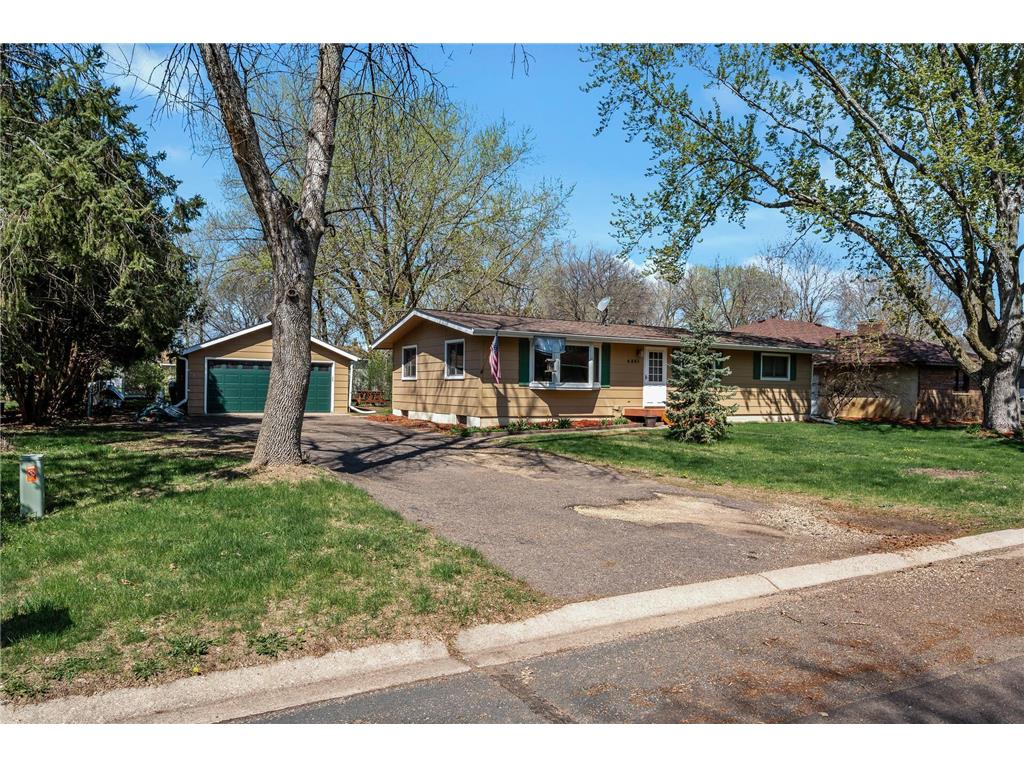 4241 Clark Circle, Vadnais Heights, MN, 55127 | MLS: 6715103 | Edina Realty