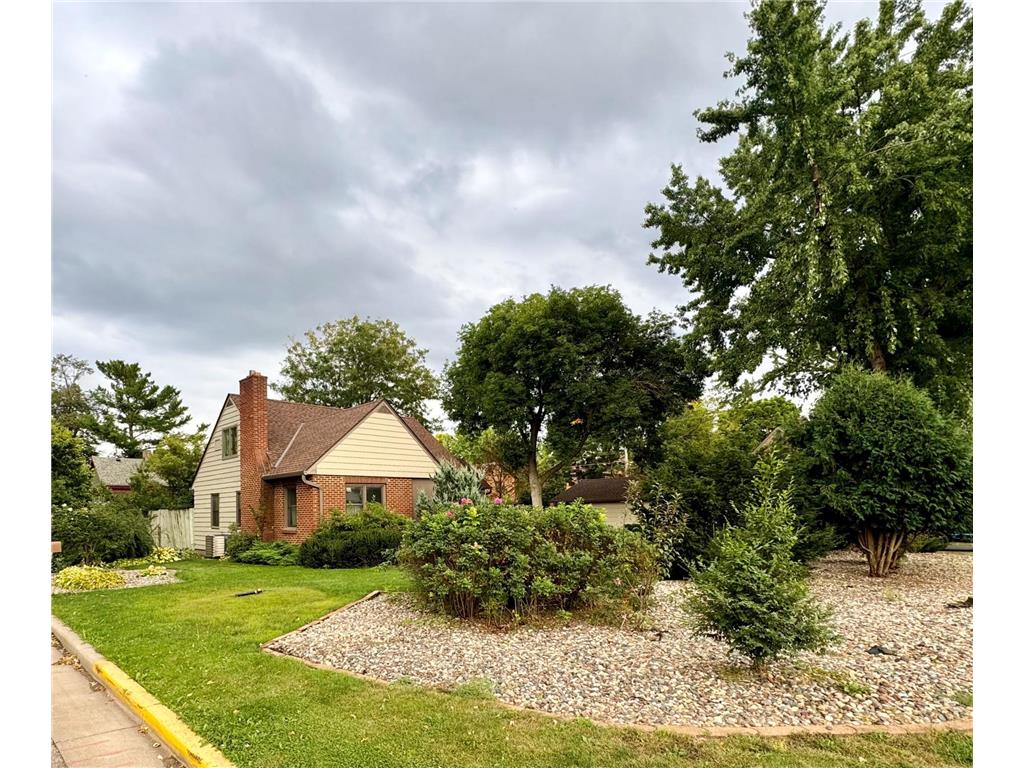 425 Kinnickinnic Street, Prescott, WI, 54021 | MLS: 6724127 | Edina Realty