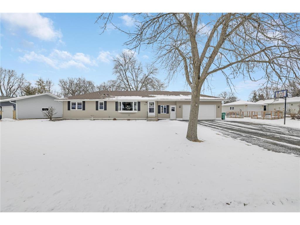 4272 Jasper Drive, Eagan, MN, 55122 | MLS: 6672366 | Edina Realty