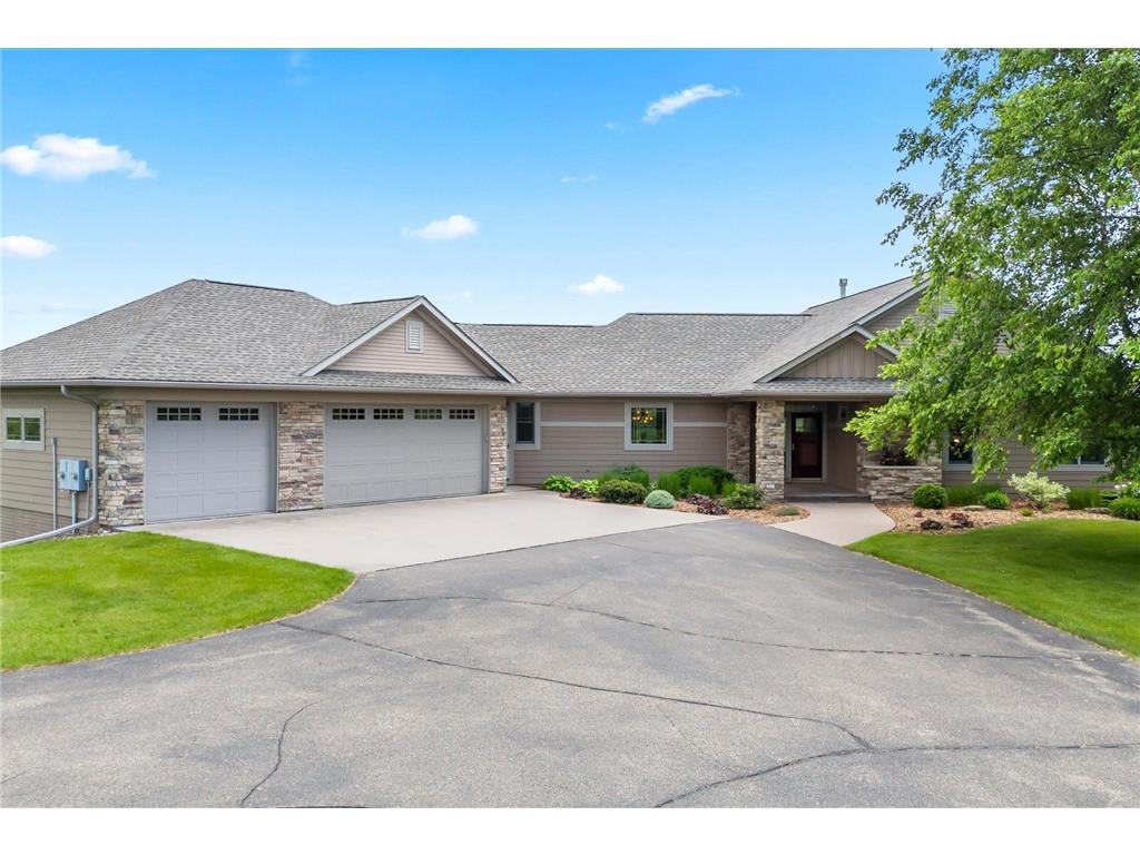 433 Sunset Drive, Troy Twp, WI, 54016 | MLS: 6741361 | Edina Realty