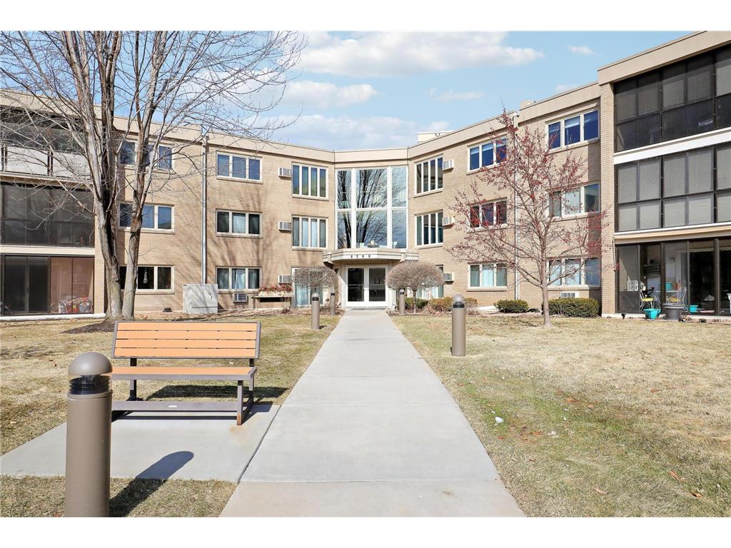 4360 Brookside Court #218, Edina, MN, 55436 | MLS: 7030926 | Edina Realty