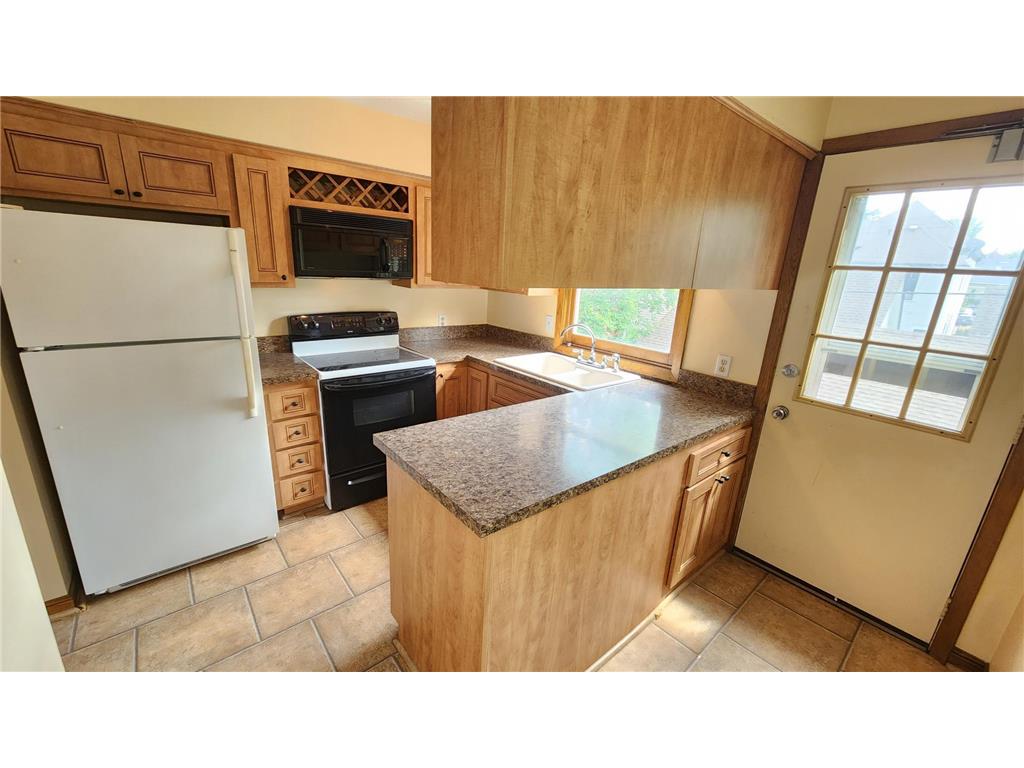 446 Dayton Avenue #2, Saint Paul, MN, 55104 | MLS: 6537047 | Edina Realty