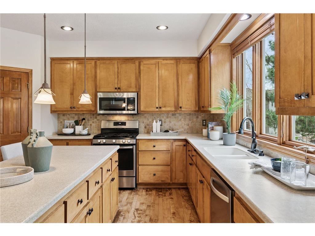 4633 Stonecliffe Drive, Eagan, MN, 55122 | MLS: 6732369 | Edina Realty