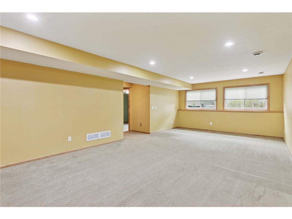 4633 Stonecliffe Drive, Eagan, MN, 55122 | MLS: 6732369 | Edina Realty