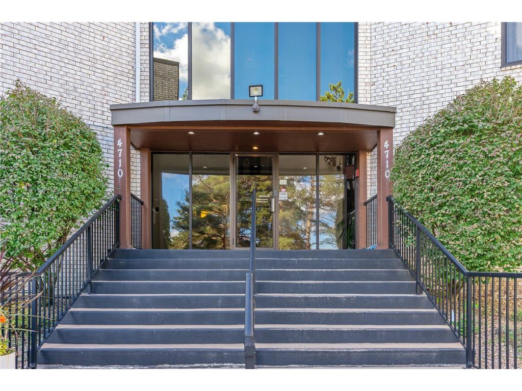 4710 58th Avenue N #208, Crystal, MN, 55429 | MLS: 6619819 | Edina Realty