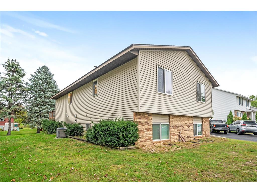 4750 Narvik Drive, Eagan, MN, 55122 | MLS: 6483949 | Edina Realty