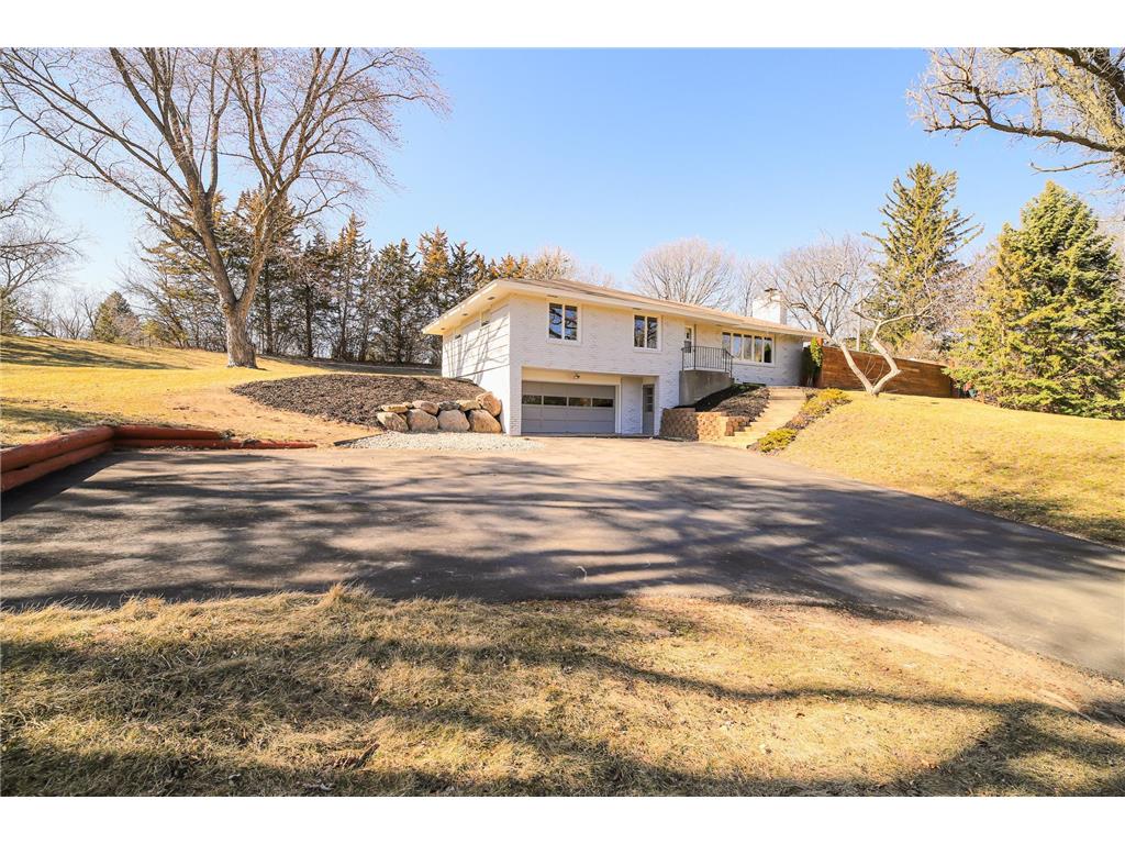 5014 Vine Hill Road, Deephaven, MN, 55331 | MLS: 6507061 | Edina Realty