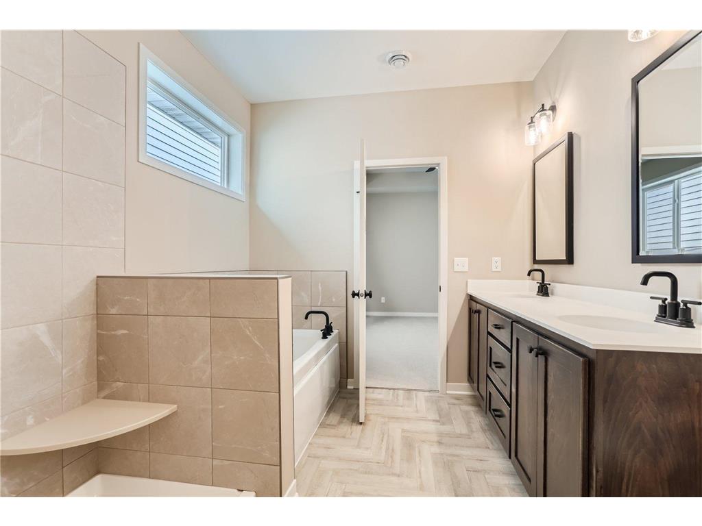 5035 Dale Ridge Road, Woodbury, MN, 55129 | MLS: 6760672 | Edina Realty