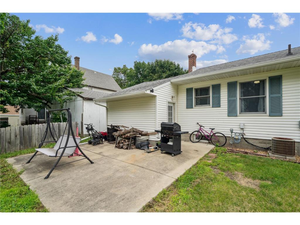 509 Park Street S, Fairfax, MN, 55332 | MLS: 6751912 | Edina Realty