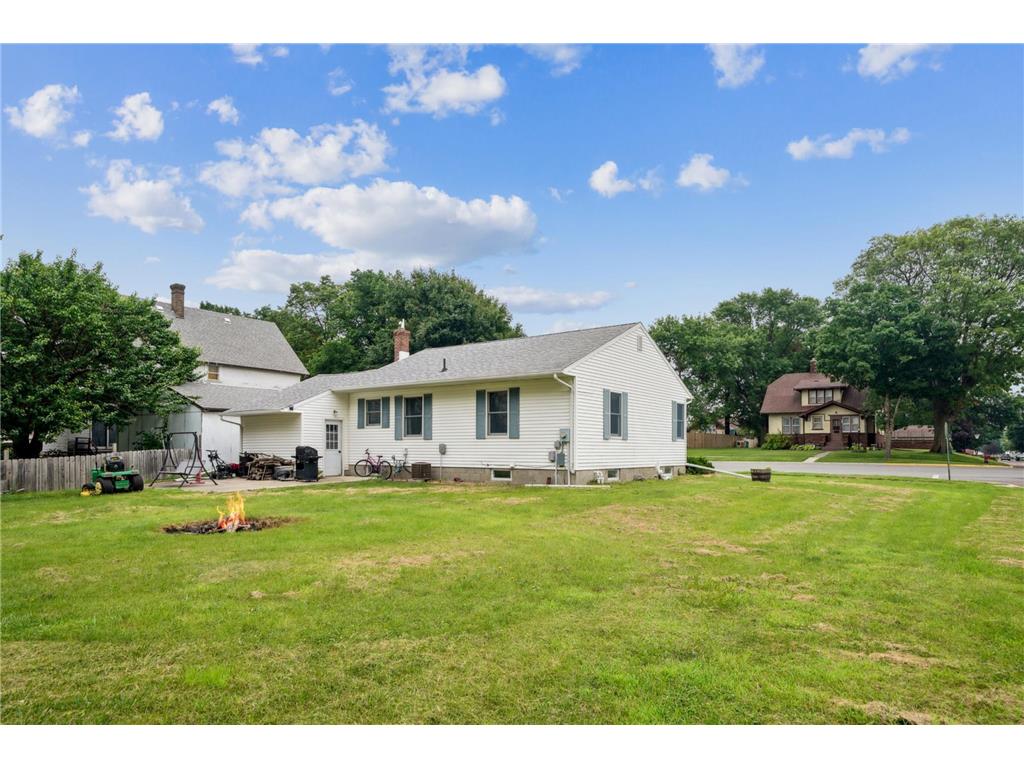 509 Park Street S, Fairfax, MN, 55332 | MLS: 6751912 | Edina Realty