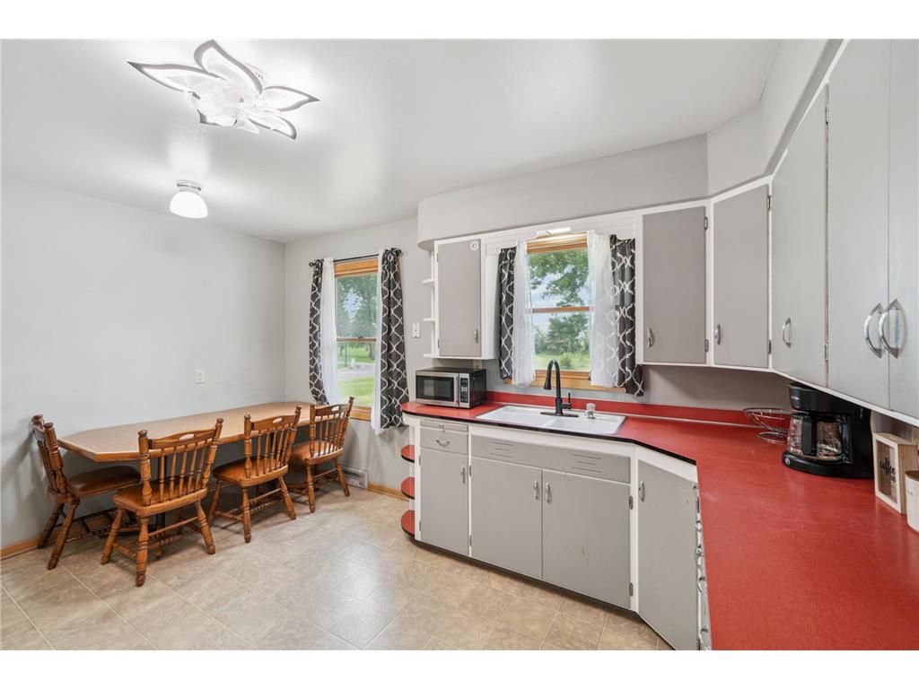 509 Park Street S, Fairfax, MN, 55332 | MLS: 6751912 | Edina Realty