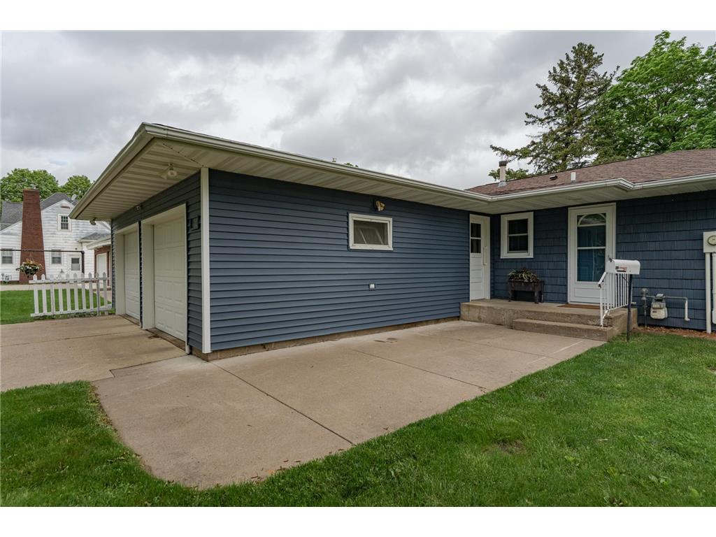 514 S Lakeshore Drive, Lake City, MN, 55041 | MLS: 6539623 | Edina Realty