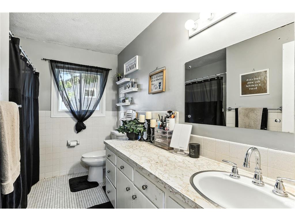 514 Shadyside Circle, Hopkins, MN, 55343 | MLS: 7006688 | Edina Realty