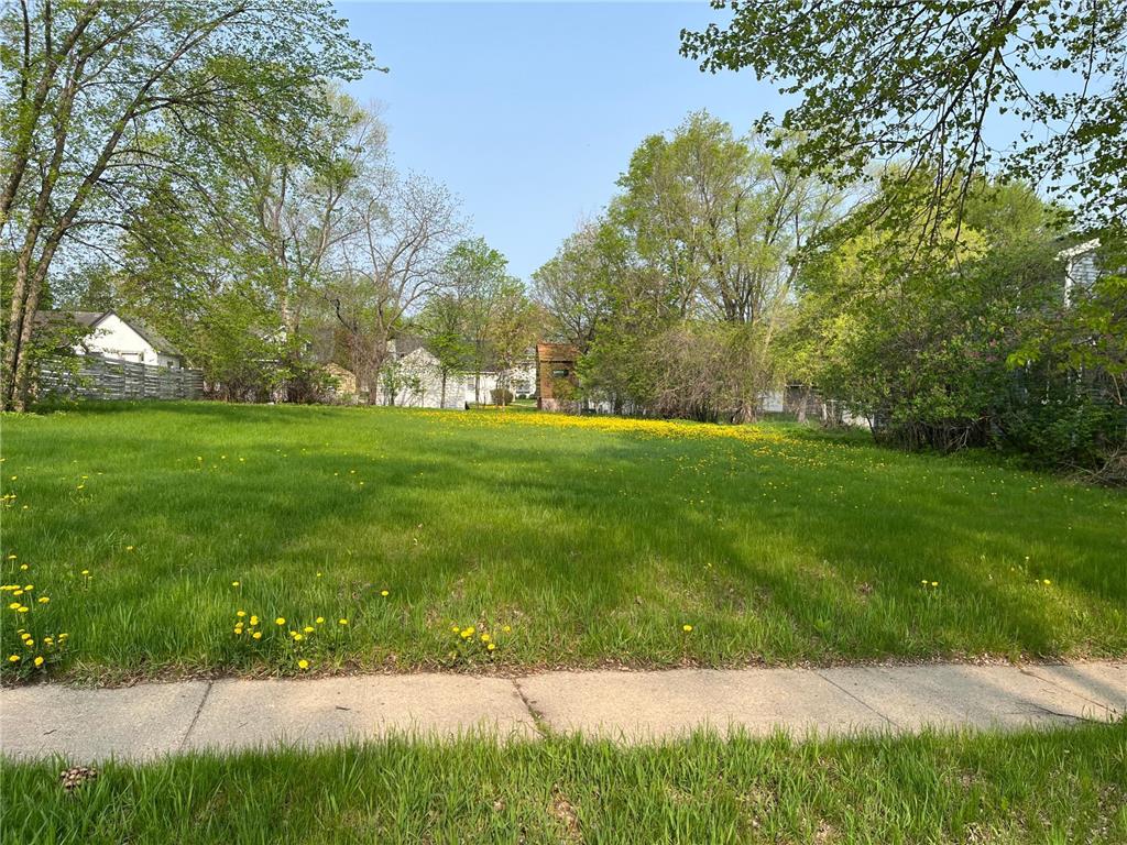 516 S Miller Avenue, Litchfield, MN, 55355 | MLS: 6370907 | Edina Realty