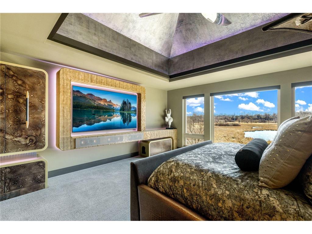 Is that a Snowpiercer inspired kids room... : r/zillowgonewild