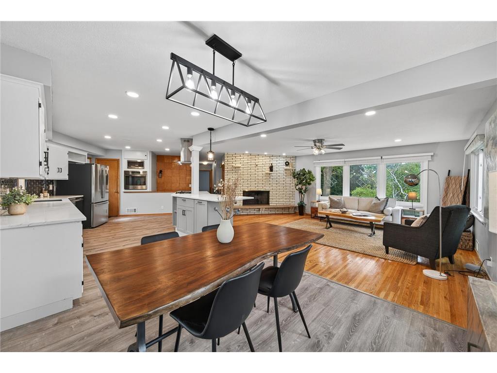 521 Timberland Drive, Burnsville, MN, 55337 | MLS: 6798324 | Edina Realty