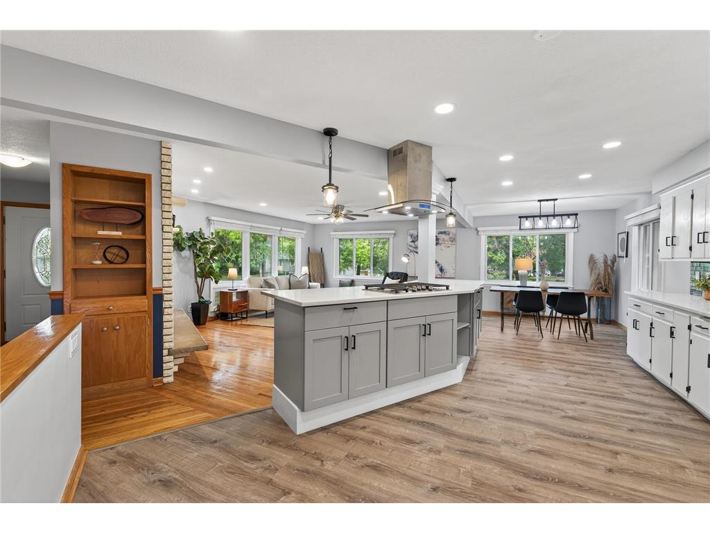 521 Timberland Drive, Burnsville, MN, 55337 | MLS: 6798324 | Edina Realty