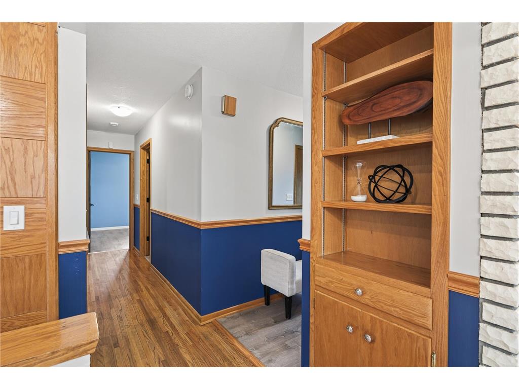 521 Timberland Drive, Burnsville, MN, 55337 | MLS: 6798324 | Edina Realty