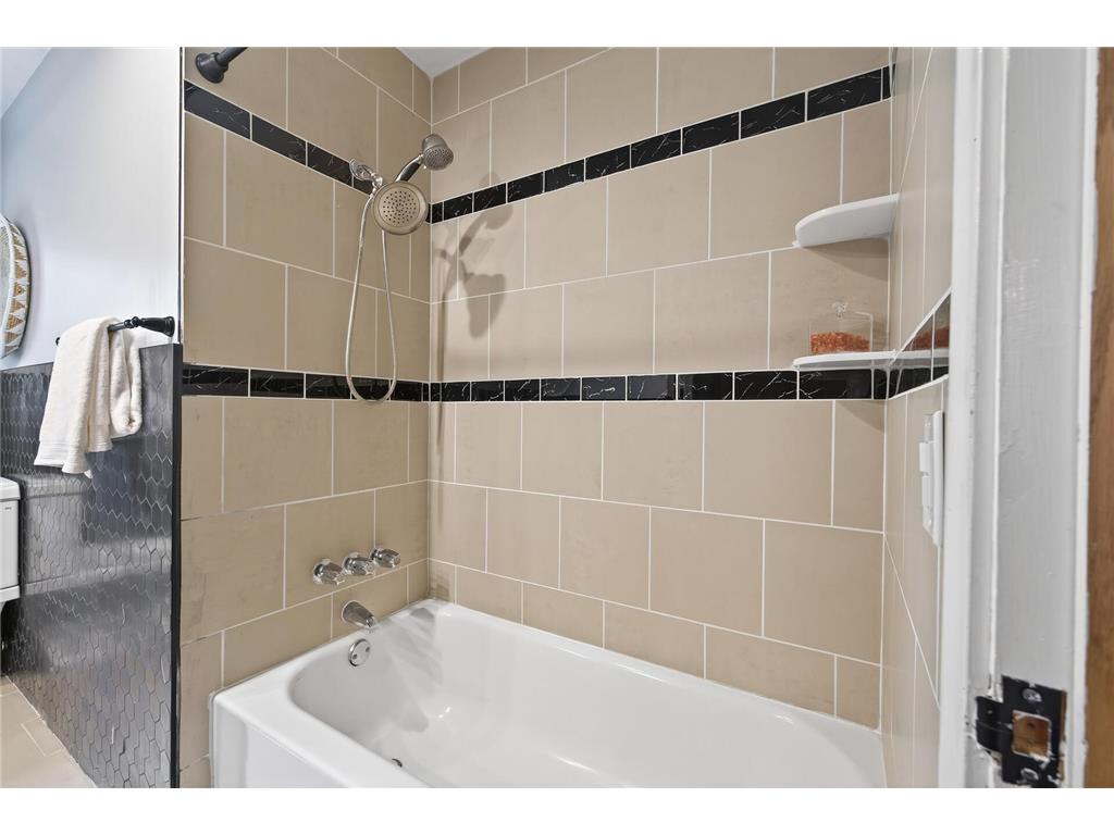 521 Timberland Drive, Burnsville, MN, 55337 | MLS: 6798324 | Edina Realty