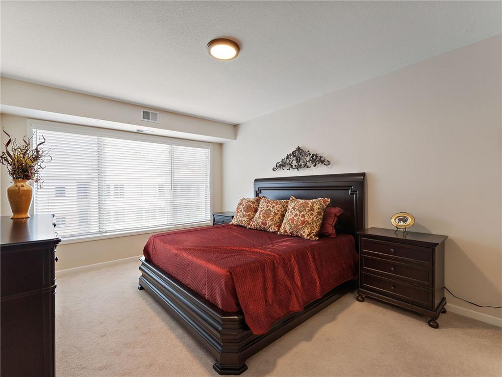 5250 Grandview Square #2406, Edina, MN, 55436 | MLS: 6750652 | Edina Realty