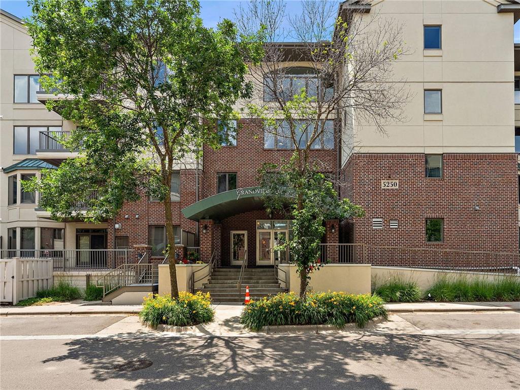 5250 Grandview Square #2406, Edina, MN, 55436 | MLS: 6750652 | Edina Realty