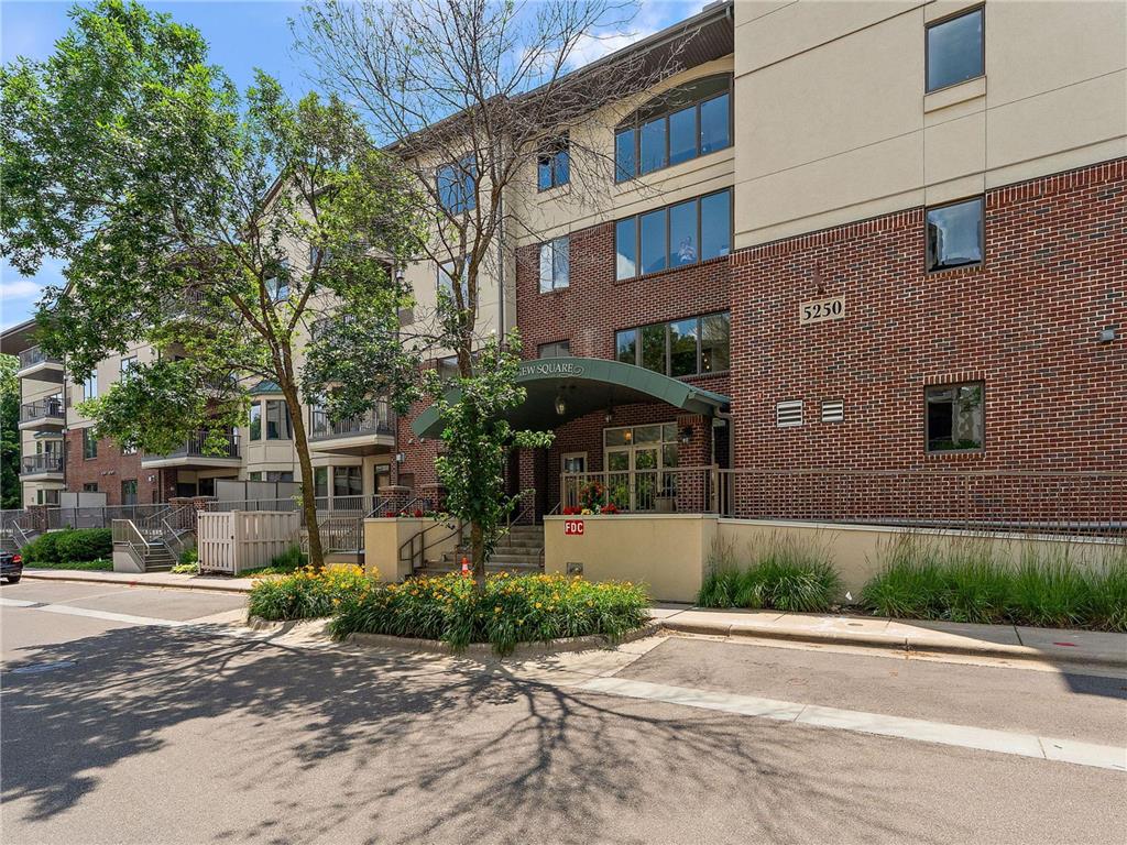 5250 Grandview Square #2406, Edina, MN, 55436 | MLS: 6750652 | Edina Realty