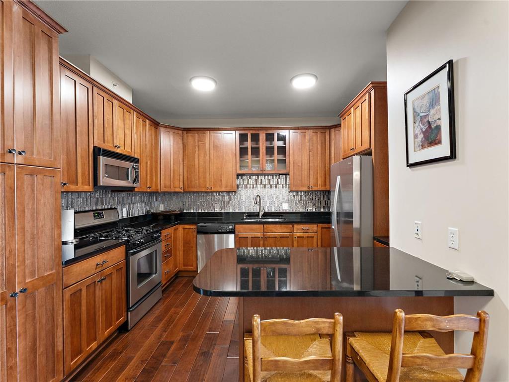 5250 Grandview Square #2406, Edina, MN, 55436 | MLS: 6750652 | Edina Realty