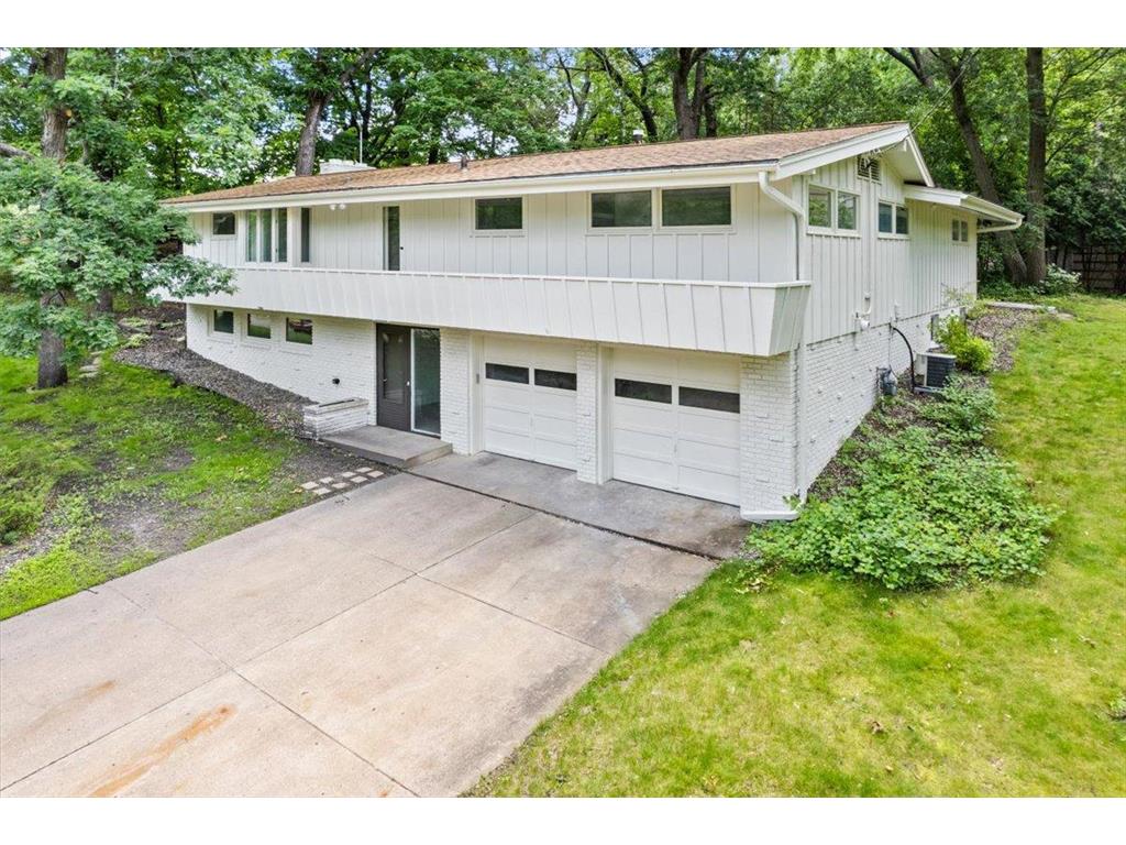 5303 Minnetoga Terrace, Minnetonka, MN, 55343 | MLS: 6561134 | Edina Realty