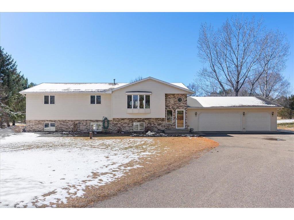 535 Raider Drive, Hudson, WI, 54016 | MLS: 6695670 | Edina Realty