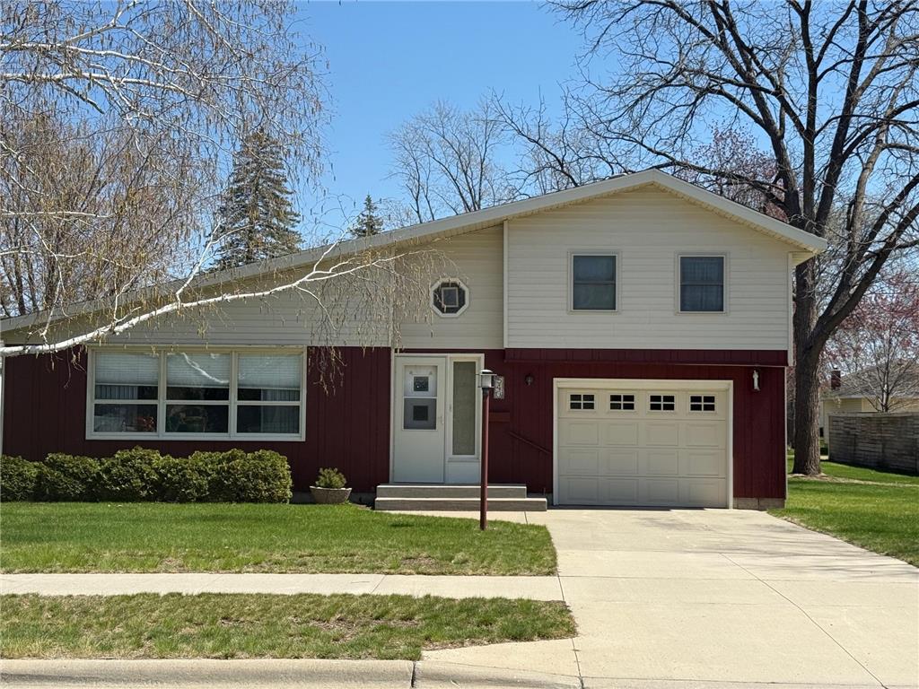 540 Oak Street N, Sauk Centre, MN, 56378 | MLS: 6713732 | Edina Realty
