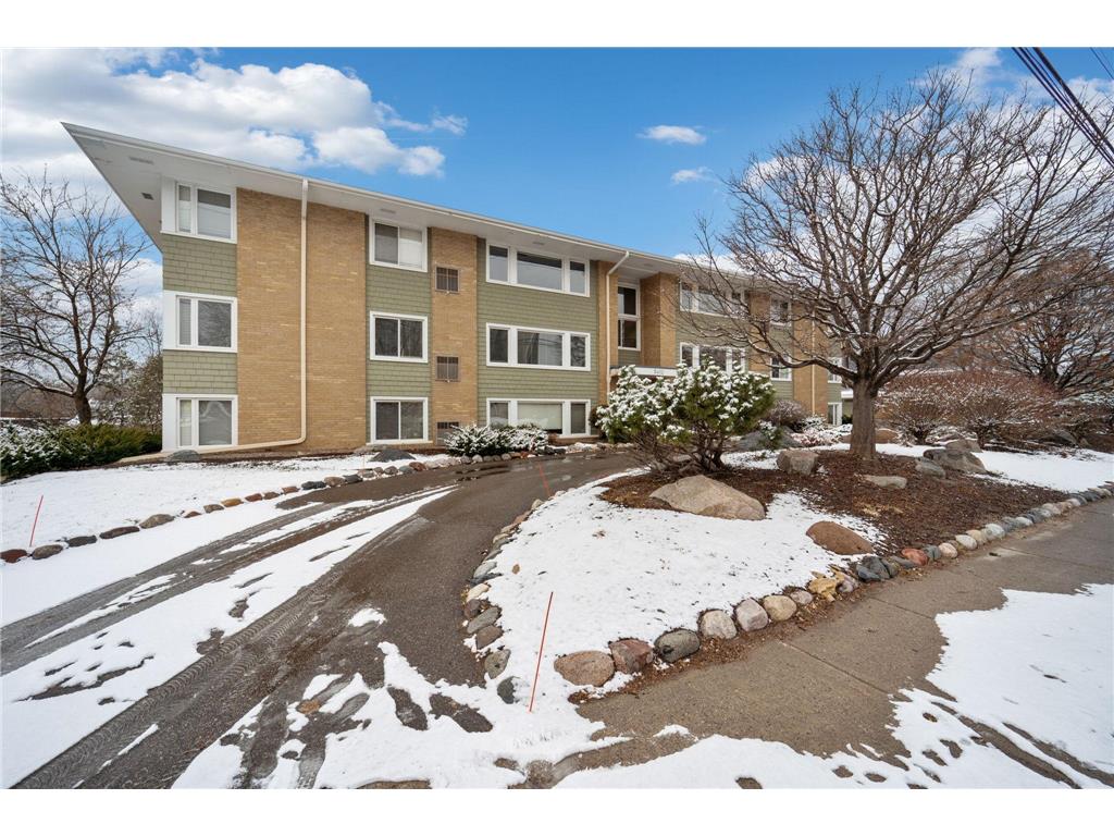 5412 France Avenue S #102, Edina, MN, 55410 | MLS: 6466617 | Edina Realty