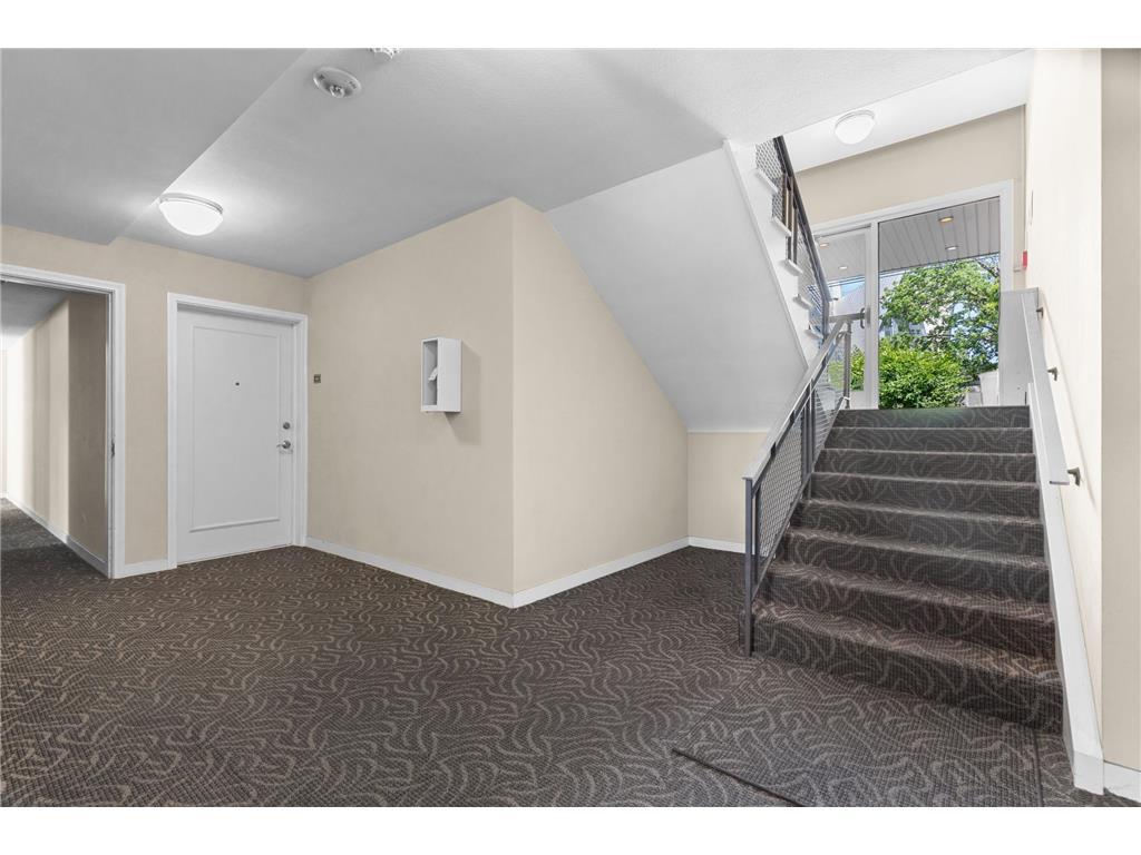 5412 France Avenue S #102, Edina, MN, 55410 | MLS: 6569504 | Edina Realty