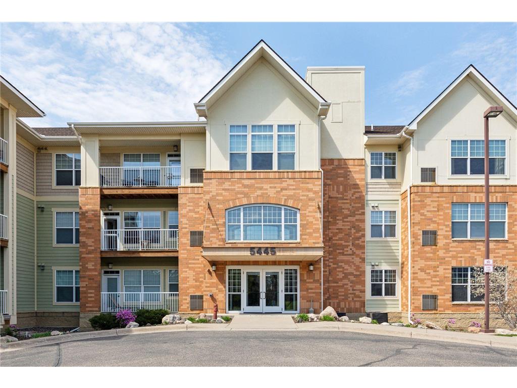 5445 Boone Avenue N #201, New Hope, MN, 55428 | MLS: 6709548 | Edina Realty