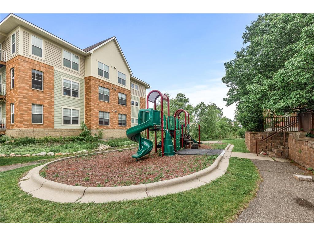 5445 Boone Avenue N #216, New Hope, MN, 55428 | MLS: 6725473 | Edina Realty