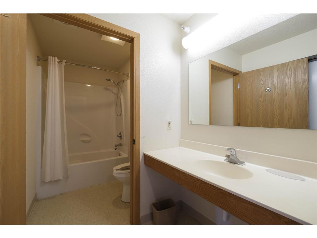 550 Commerce Drive, Le Center, MN, 56057 | MLS: 6621310 | Edina Realty