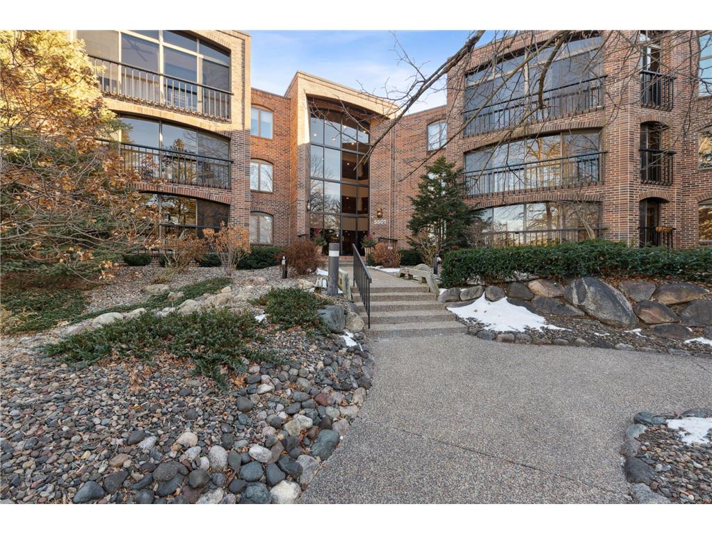 5501 Dewey Hill Road #330, Edina, MN, 55439 | MLS: 6629067 | Edina Realty
