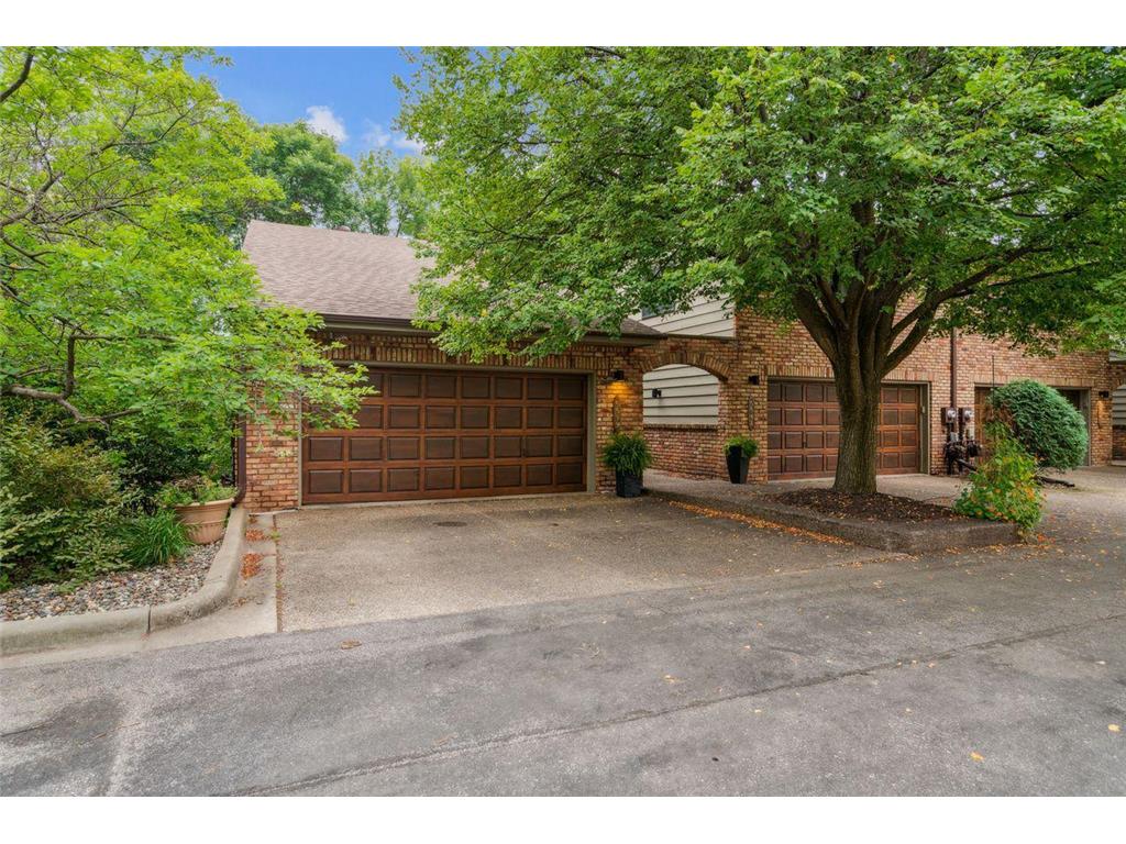 5539 Village Drive, Edina, MN, 55439 | MLS: 6766358 | Edina Realty